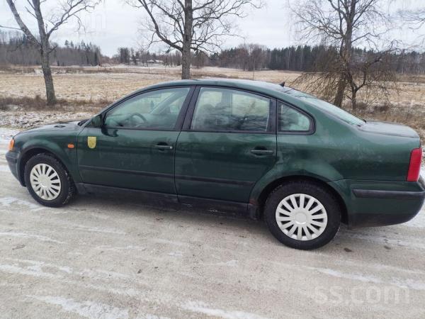 Green Volkswagen Passat B5 1996 in Madona, with an engine capacity of 1.60 L and mileage of 231 thousand km for 1000 €, photo 3 on AUTOMOTO.COM.LV