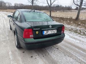 Zaļš Volkswagen Passat B5 1996 Madona, ar dzinēja tilpumu 1.60 L un nobraukumu 231 tūkst. km par 1000 €, foto 4 vietnē AUTOMOTO.COM.LV