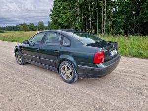 Green Volkswagen Passat B5 1997 in Preili, with an engine capacity of 1.60 L and mileage of 372 thousand km for 700 €, photo 3 on AUTOMOTO.COM.LV