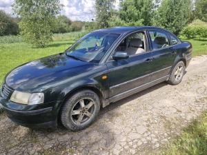 Zaļš Volkswagen Passat B5 1997 Preiļi, ar dzinēja tilpumu 1.60 L un nobraukumu 372 tūkst. km par 700 €, foto 2 vietnē AUTOMOTO.COM.LV