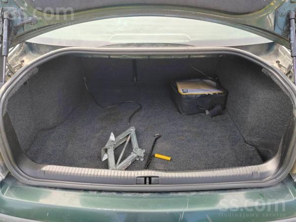 Green Volkswagen Passat B5 1997 in Liepaja, with an engine capacity of 1.80 L and mileage of 251 thousand km for 1200 €, photo 8 on AUTOMOTO.COM.LV