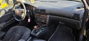 Green Volkswagen Passat B5 1997 in Valmiera, with an engine capacity of 1.60 L and mileage of 281 thousand km for 900 €, photo 10 on AUTOMOTO.COM.LV