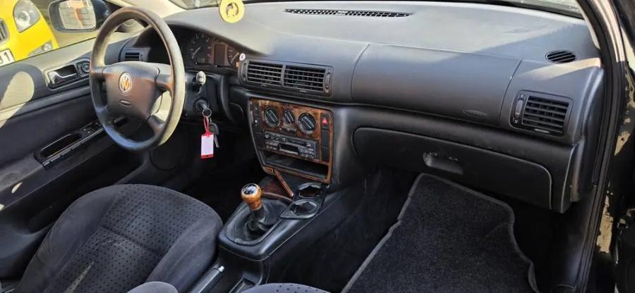 Green Volkswagen Passat B5 1997 in Valmiera, with an engine capacity of 1.60 L and mileage of 281 thousand km for 900 €, photo 10 on AUTOMOTO.COM.LV