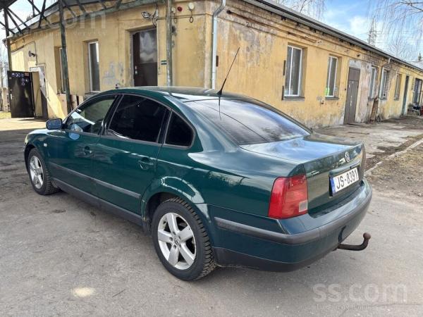 Green Volkswagen Passat B5 2000 in Riga, with an engine capacity of 1.90 L and mileage of 329 thousand km for 1800 €, photo 3 on AUTOMOTO.COM.LV