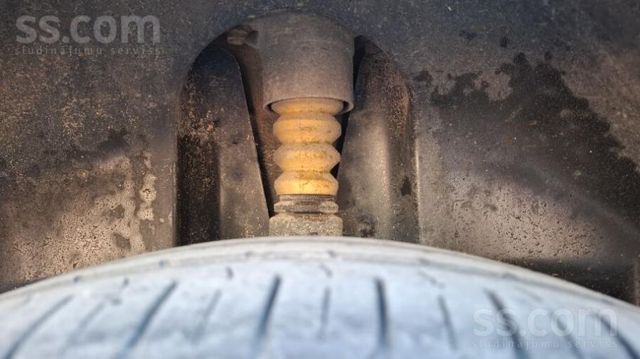 Zaļš Volkswagen Passat B5 2000 Daugavpils, ar dzinēja tilpumu 1.60 L un nobraukumu 217 tūkst. km par 650 €, foto 10 vietnē AUTOMOTO.COM.LV