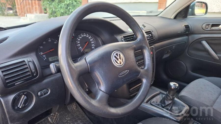 Zaļš Volkswagen Passat B5 2000 Daugavpils, ar dzinēja tilpumu 1.60 L un nobraukumu 217 tūkst. km par 650 €, foto 13 vietnē AUTOMOTO.COM.LV