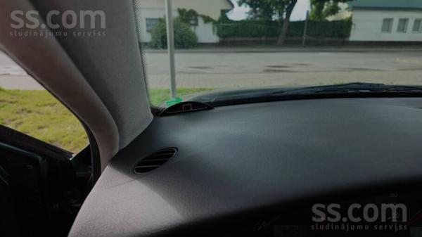 Zaļš Volkswagen Passat B5 2000 Daugavpils, ar dzinēja tilpumu 1.60 L un nobraukumu 217 tūkst. km par 850 €, foto 3 vietnē AUTOMOTO.COM.LV