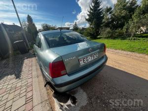 Green Volkswagen Passat B5 2000 in Dobele, with an engine capacity of 1.90 L and mileage of 292 thousand km for 1100 €, photo 4 on AUTOMOTO.COM.LV