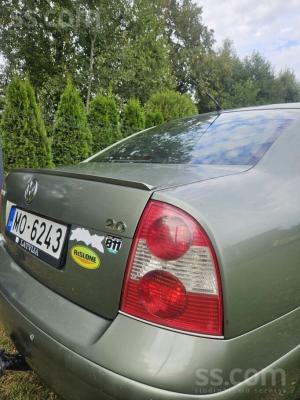Zaļš Volkswagen Passat B5 2001 Rīga, ar dzinēja tilpumu 2.00 L un nobraukumu 331 tūkst. km par 1380 €, foto 5 vietnē AUTOMOTO.COM.LV