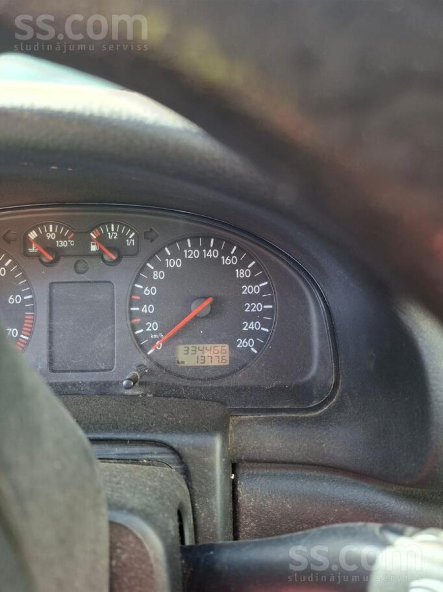 Green Volkswagen Passat B5 1997 in Gulbene, with an engine capacity of 1.80 L and mileage of 334 thousand km for 500 €, photo 6 on AUTOMOTO.COM.LV