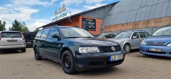Zaļš Volkswagen Passat B5 2000 Valmiera, ar dzinēja tilpumu 1.80 L un nobraukumu 332 tūkst. km par 650 €, foto 1 vietnē AUTOMOTO.COM.LV