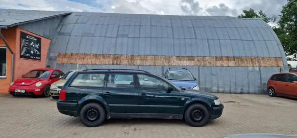 Zaļš Volkswagen Passat B5 2000 Valmiera, ar dzinēja tilpumu 1.80 L un nobraukumu 332 tūkst. km par 650 €, foto 2 vietnē AUTOMOTO.COM.LV