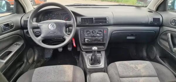 Green Volkswagen Passat B5 2000 in Valmiera, with an engine capacity of 1.80 L and mileage of 332 thousand km for 650 €, photo 7 on AUTOMOTO.COM.LV