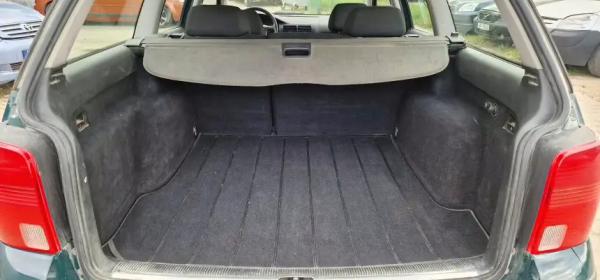 Green Volkswagen Passat B5 2000 in Valmiera, with an engine capacity of 1.80 L and mileage of 332 thousand km for 650 €, photo 9 on AUTOMOTO.COM.LV