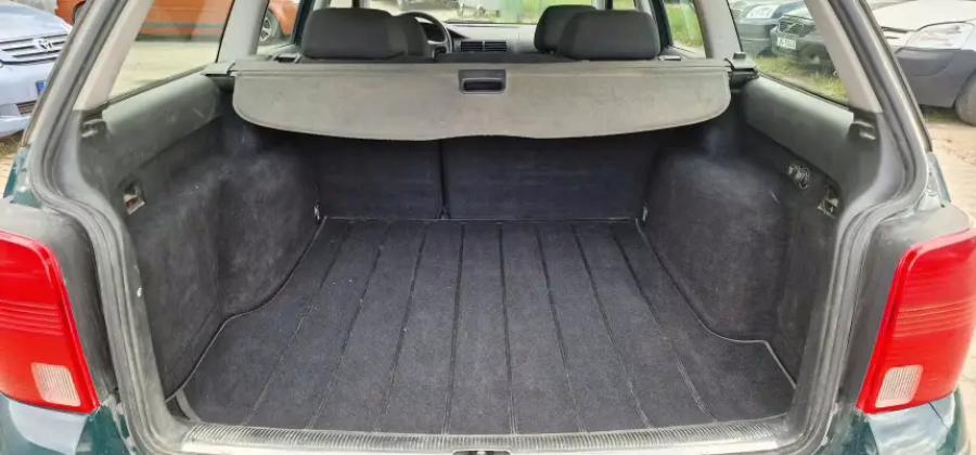 Green Volkswagen Passat B5 2000 in Valmiera, with an engine capacity of 1.80 L and mileage of 332 thousand km for 650 €, photo 10 on AUTOMOTO.COM.LV