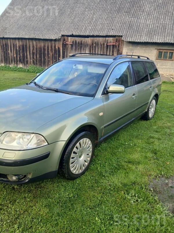 Фольксваген Пассат Б5 2002 в Айзкраукле на AUTOMOTO.COM.LV Зеленый Фольксваген Пассат Б5 2002 в Айзкраукле, объемом двигателя 1.90 л и пробегом 536 тыс. км за 1150 €, фото 1 на AUTOMOTO.COM.LV