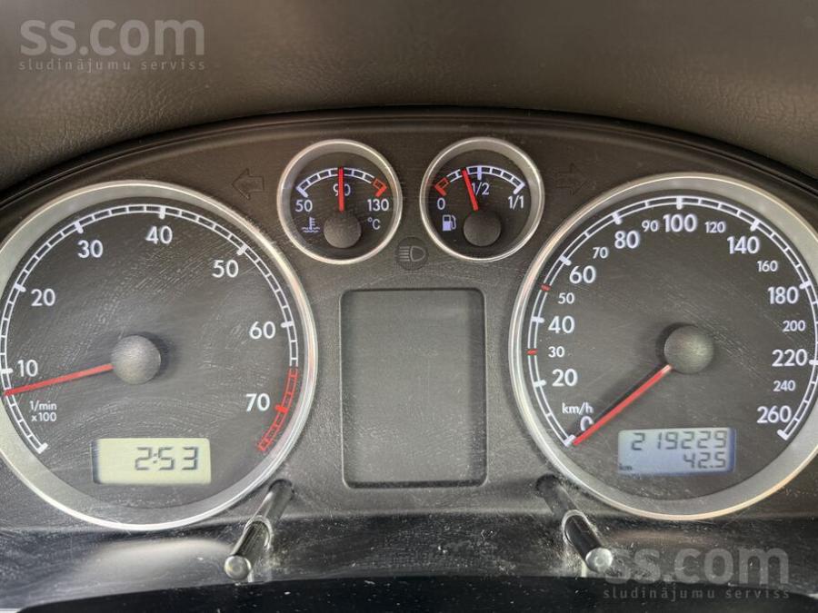 Green Volkswagen Passat B5 2003 in Riga, with an engine capacity of 1.80 L and mileage of 220 thousand km for 2500 €, photo 14 on AUTOMOTO.COM.LV