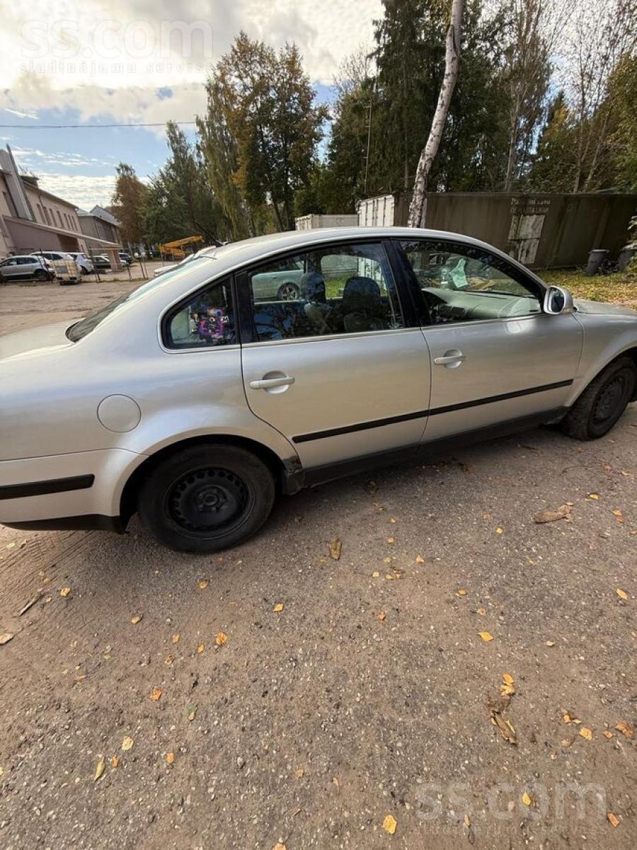 Pelēks Volkswagen Passat B5 2004 Liepāja, ar dzinēja tilpumu 1.90 L un nobraukumu 301 tūkst. km par 870 €, foto 4 vietnē AUTOMOTO.COM.LV
