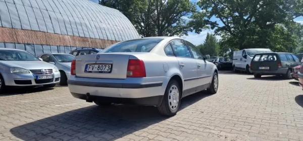 Pelēks Volkswagen Passat B5 1997 Valmiera, ar dzinēja tilpumu 1.60 L un nobraukumu 226 tūkst. km par 1100 €, foto 3 vietnē AUTOMOTO.COM.LV