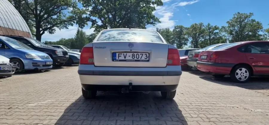Pelēks Volkswagen Passat B5 1997 Valmiera, ar dzinēja tilpumu 1.60 L un nobraukumu 226 tūkst. km par 1100 €, foto 5 vietnē AUTOMOTO.COM.LV