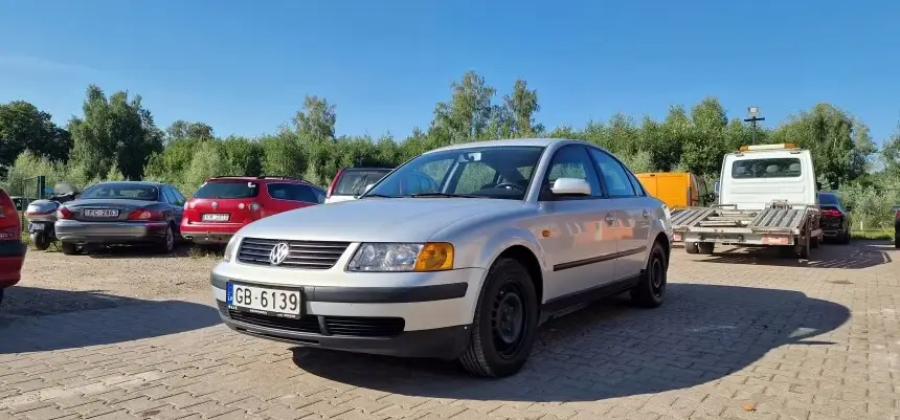 Grey Volkswagen Passat B5 1997 in Valmiera, with an engine capacity of 1.80 L and mileage of 257 thousand km for 1100 €, photo 8 on AUTOMOTO.COM.LV