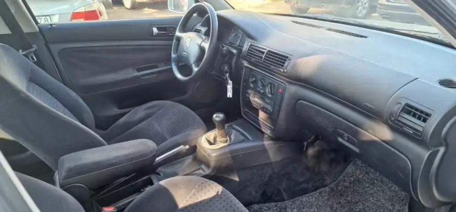 Grey Volkswagen Passat B5 1997 in Valmiera, with an engine capacity of 1.80 L and mileage of 257 thousand km for 1100 €, photo 12 on AUTOMOTO.COM.LV