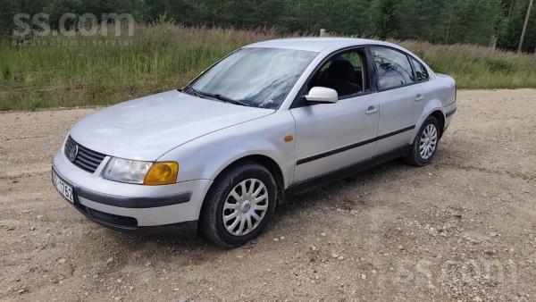 Pelēks Volkswagen Passat B5 1997 Daugavpils, ar dzinēja tilpumu 1.80 L un nobraukumu 372 tūkst. km par 850 €, foto 1 vietnē AUTOMOTO.COM.LV