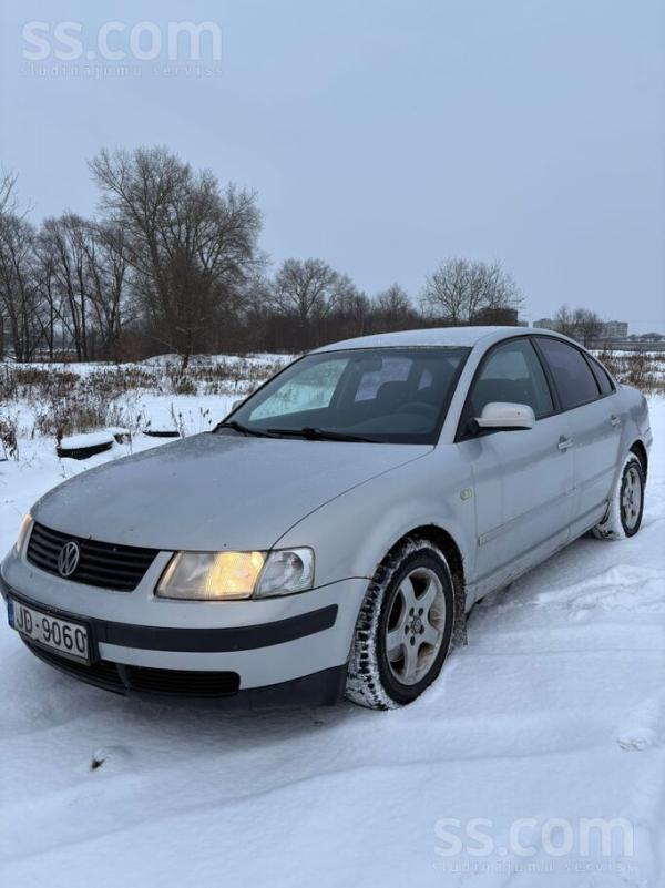 Grey Volkswagen Passat B5 1998 in Riga, with an engine capacity of 1.90 L and mileage of 462 thousand km for 1300 €, photo 1 on AUTOMOTO.COM.LV