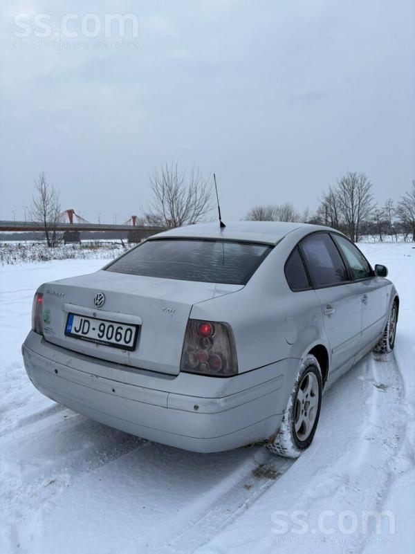 Grey Volkswagen Passat B5 1998 in Riga, with an engine capacity of 1.90 L and mileage of 462 thousand km for 1300 €, photo 2 on AUTOMOTO.COM.LV