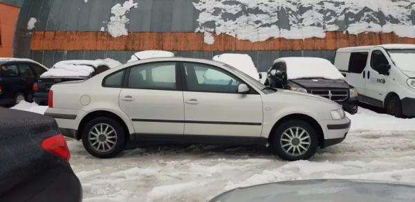 Pelēks Volkswagen Passat B5 1998 Valmiera, ar dzinēja tilpumu 1.60 L un nobraukumu 301 tūkst. km par 1000 €, foto 2 vietnē AUTOMOTO.COM.LV