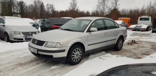 Pelēks Volkswagen Passat B5 1998 Valmiera, ar dzinēja tilpumu 1.60 L un nobraukumu 301 tūkst. km par 1000 €, foto 7 vietnē AUTOMOTO.COM.LV