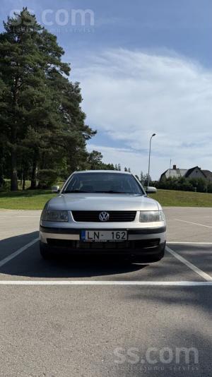 Grey Volkswagen Passat B5 1999 in Aluksne, with an engine capacity of 1.90 L and mileage of 391 thousand km for 3500 €, photo 3 on AUTOMOTO.COM.LV