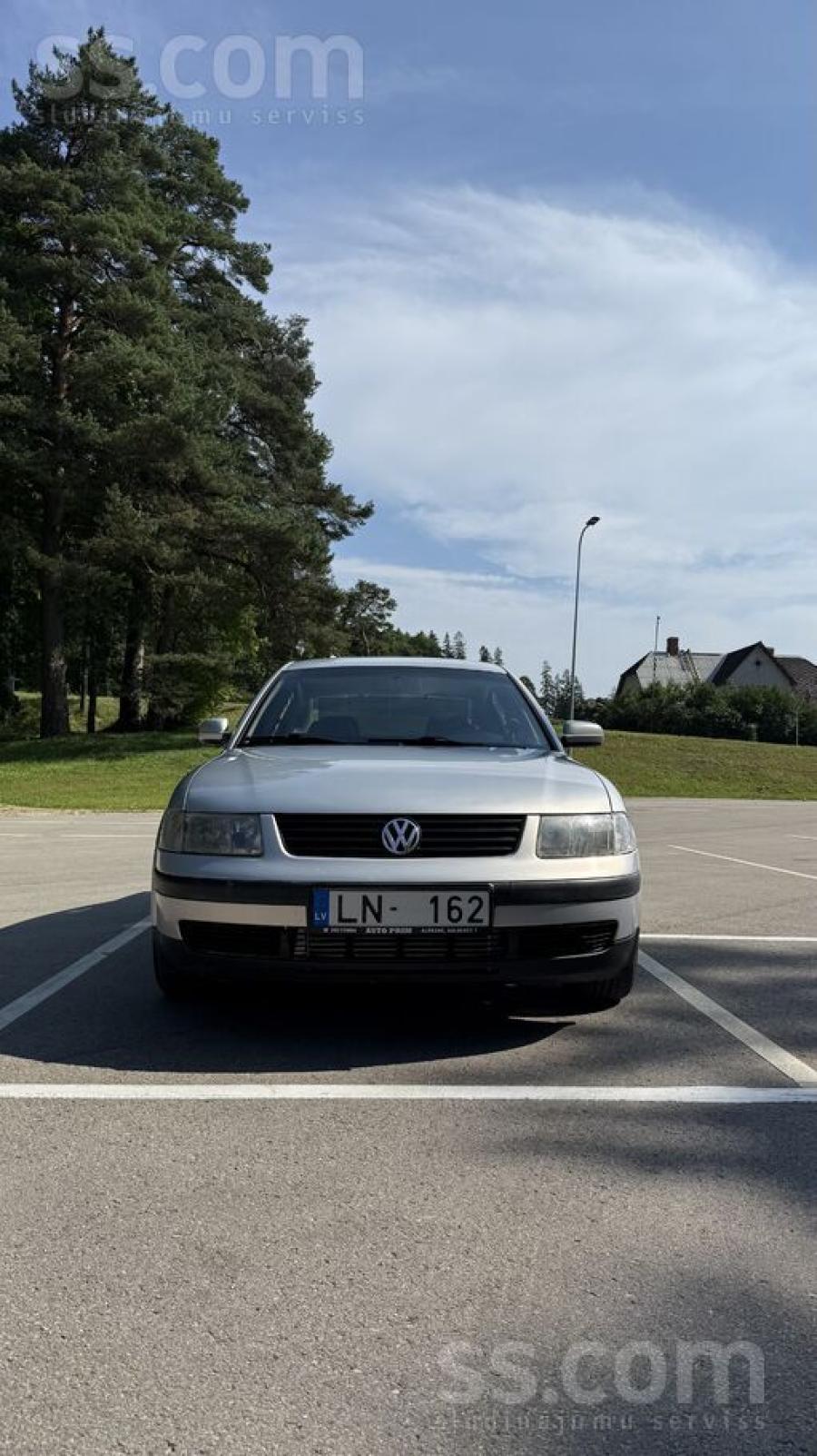Grey Volkswagen Passat B5 1999 in Aluksne, with an engine capacity of 1.90 L and mileage of 391 thousand km for 3500 €, photo 3 on AUTOMOTO.COM.LV