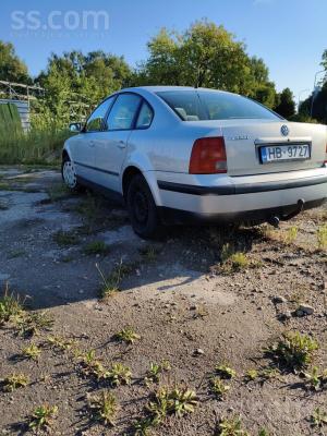 Pelēks Volkswagen Passat B5 1999 Bauska, ar dzinēja tilpumu 1.60 L un nobraukumu 286 tūkst. km par 1200 €, foto 5 vietnē AUTOMOTO.COM.LV