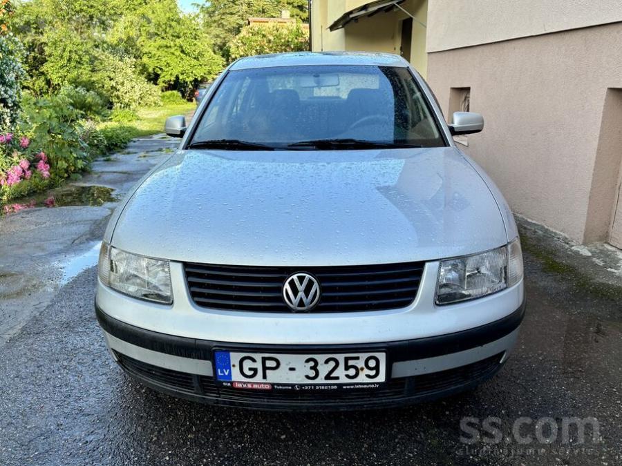Grey Volkswagen Passat B5 2000 in Dobele, with an engine capacity of 1.90 L and mileage of 255 thousand km for 1200 €, photo 4 on AUTOMOTO.COM.LV
