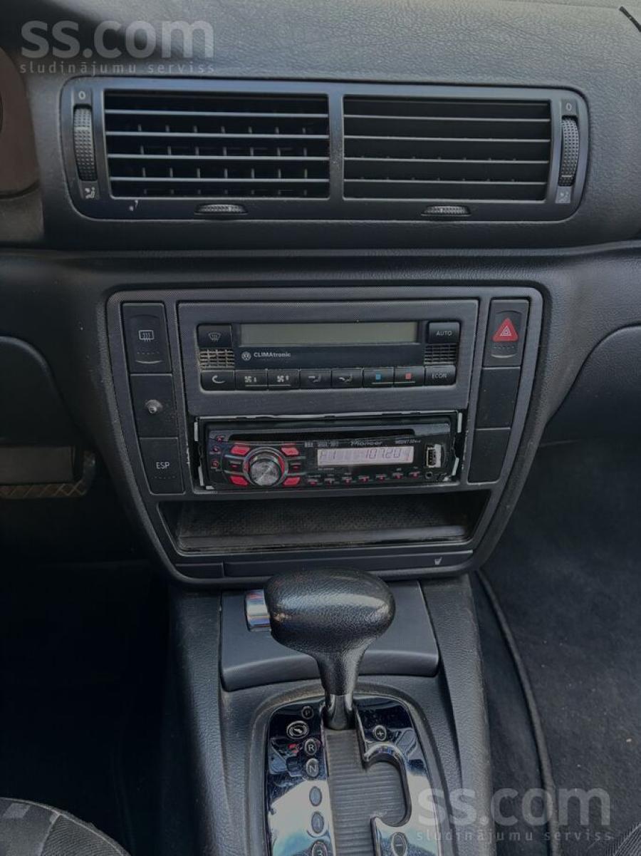 Grey Volkswagen Passat B5 2000 in Dobele, with an engine capacity of 1.90 L and mileage of 255 thousand km for 1200 €, photo 10 on AUTOMOTO.COM.LV