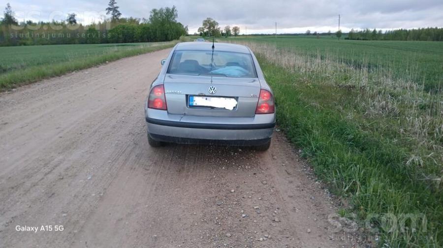 Grey Volkswagen Passat B5 2001 in Jekabpils, with an engine capacity of 1.90 L and mileage of 401 thousand km for 1350 €, photo 2 on AUTOMOTO.COM.LV