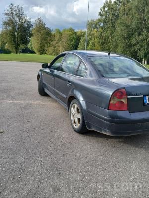 Grey Volkswagen Passat B5 2001 in Cesis, with an engine capacity of 1.90 L and mileage of 395 thousand km for 1350 €, photo 5 on AUTOMOTO.COM.LV