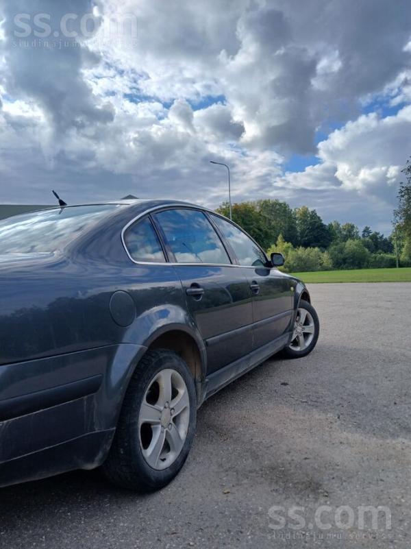 Grey Volkswagen Passat B5 2001 in Cesis, with an engine capacity of 1.90 L and mileage of 395 thousand km for 1350 €, photo 6 on AUTOMOTO.COM.LV