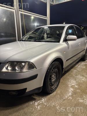 Pelēks Volkswagen Passat B5 2002 Liepāja, ar dzinēja tilpumu 1.90 L un nobraukumu 361 tūkst. km par 1000 €, foto 3 vietnē AUTOMOTO.COM.LV