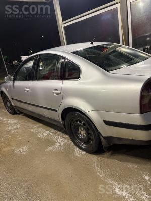 Pelēks Volkswagen Passat B5 2002 Liepāja, ar dzinēja tilpumu 1.90 L un nobraukumu 361 tūkst. km par 1000 €, foto 4 vietnē AUTOMOTO.COM.LV