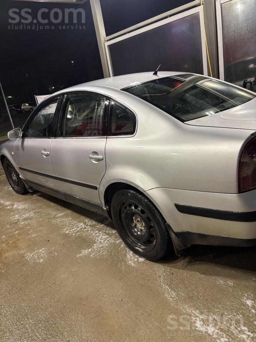 Pelēks Volkswagen Passat B5 2002 Liepāja, ar dzinēja tilpumu 1.90 L un nobraukumu 361 tūkst. km par 1000 €, foto 4 vietnē AUTOMOTO.COM.LV