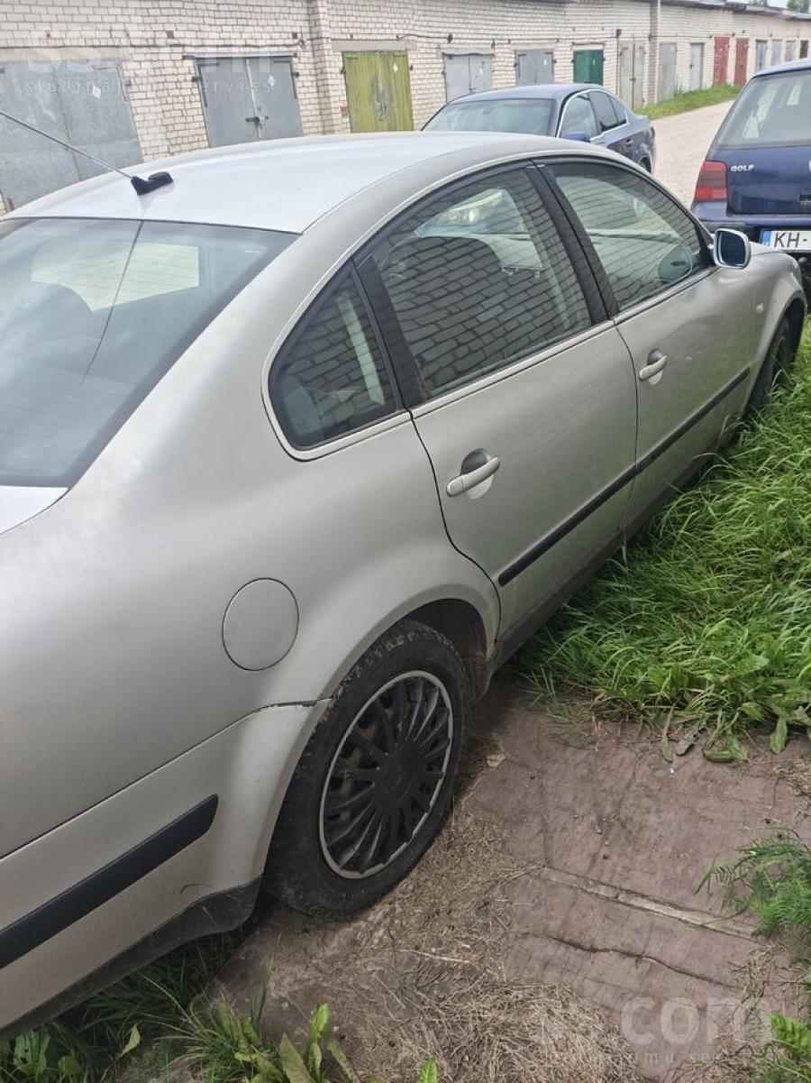 Grey Volkswagen Passat B5 2003 in Valmiera, with an engine capacity of 1.90 L and mileage of 36 thousand km for 250 €, photo 5 on AUTOMOTO.COM.LV