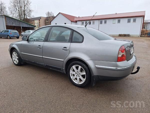 Grey Volkswagen Passat B5 2004 in Valmiera, with an engine capacity of 2.00 L and mileage of 232 thousand km for 1480 €, photo 3 on AUTOMOTO.COM.LV