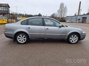 Grey Volkswagen Passat B5 2004 in Valmiera, with an engine capacity of 2.00 L and mileage of 232 thousand km for 1480 €, photo 6 on AUTOMOTO.COM.LV