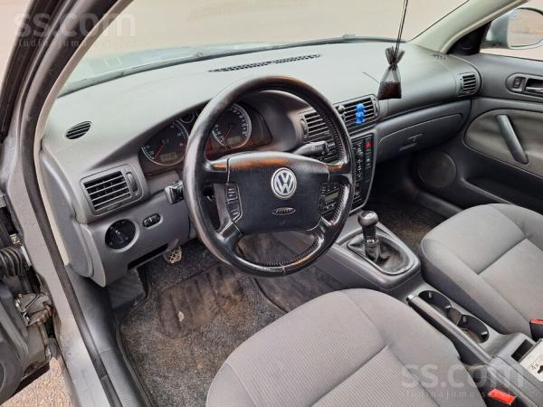 Grey Volkswagen Passat B5 2004 in Valmiera, with an engine capacity of 2.00 L and mileage of 232 thousand km for 1480 €, photo 10 on AUTOMOTO.COM.LV