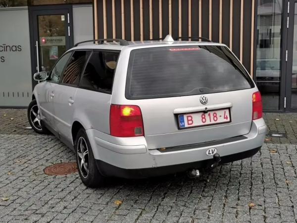 Grey Volkswagen Passat B5 1998 in Riga, with an engine capacity of 1.90 L and mileage of 366 thousand km for 1290 €, photo 5 on AUTOMOTO.COM.LV