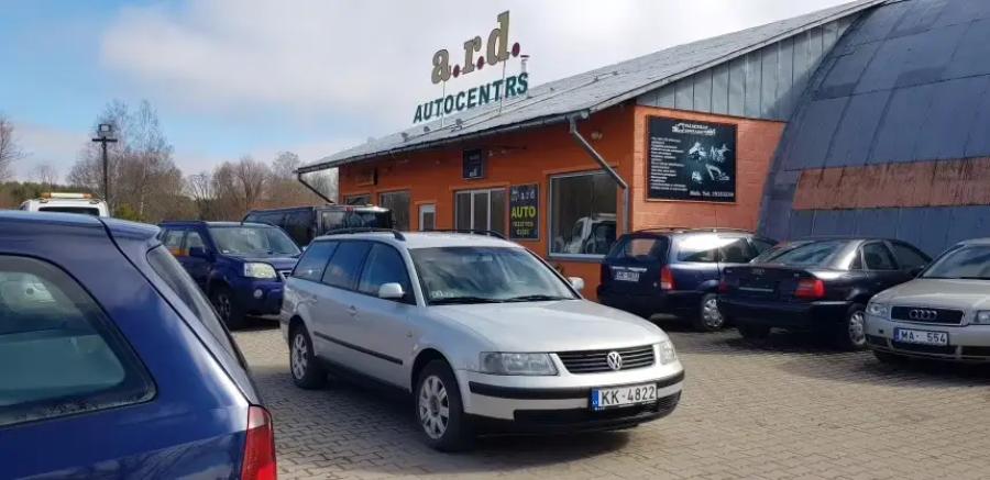Grey Volkswagen Passat B5 2000 in Valmiera, with an engine capacity of 1.90 L and mileage of 465 thousand km for 1000 €, photo 1 on AUTOMOTO.COM.LV