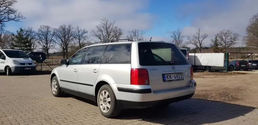 Grey Volkswagen Passat B5 2000 in Valmiera, with an engine capacity of 1.90 L and mileage of 465 thousand km for 1000 €, photo 6 on AUTOMOTO.COM.LV