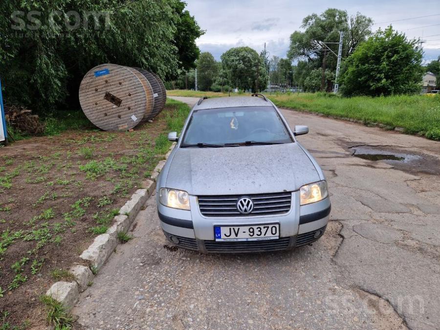 Grey Volkswagen Passat B5 2001 in Riga, with an engine capacity of 2.00 L and mileage of 390 thousand km for 800 €, photo 1 on AUTOMOTO.COM.LV
